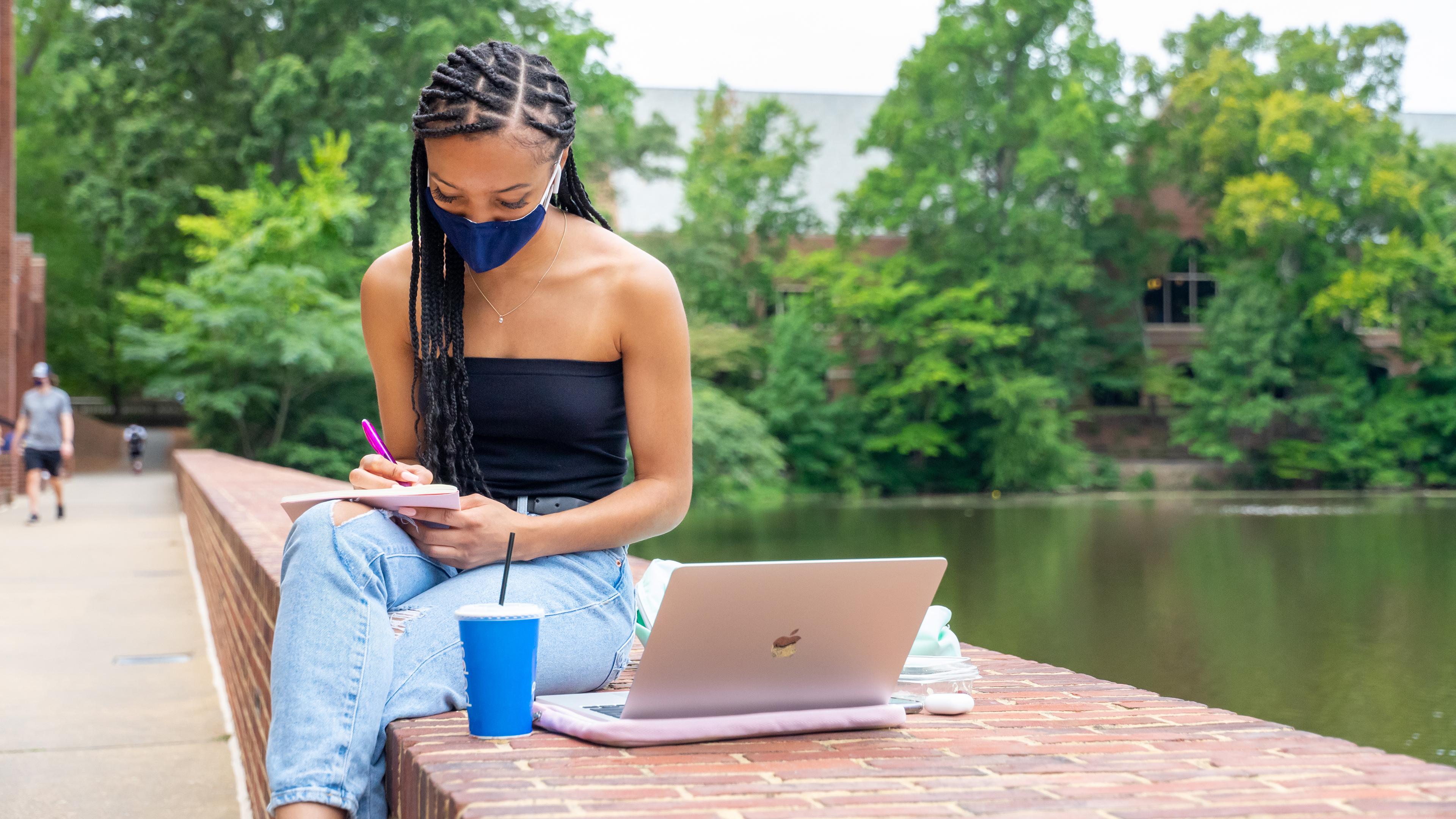 Scenes from the first day of the fall semester - URNow - University of ...