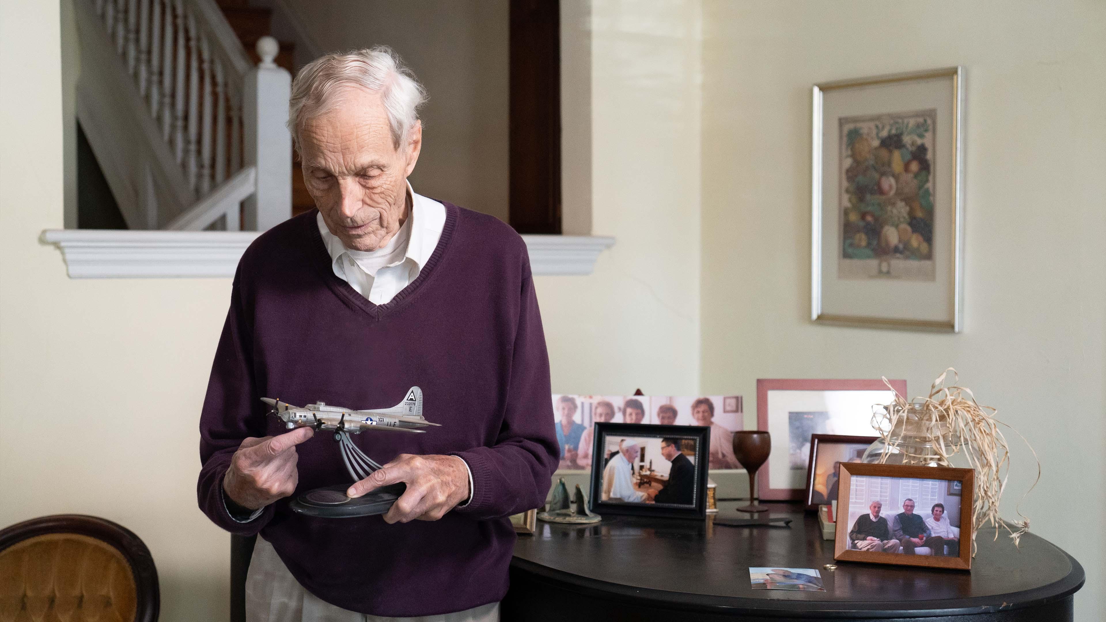 'It's a miracle I survived': World War II navigator recalls bomber ...