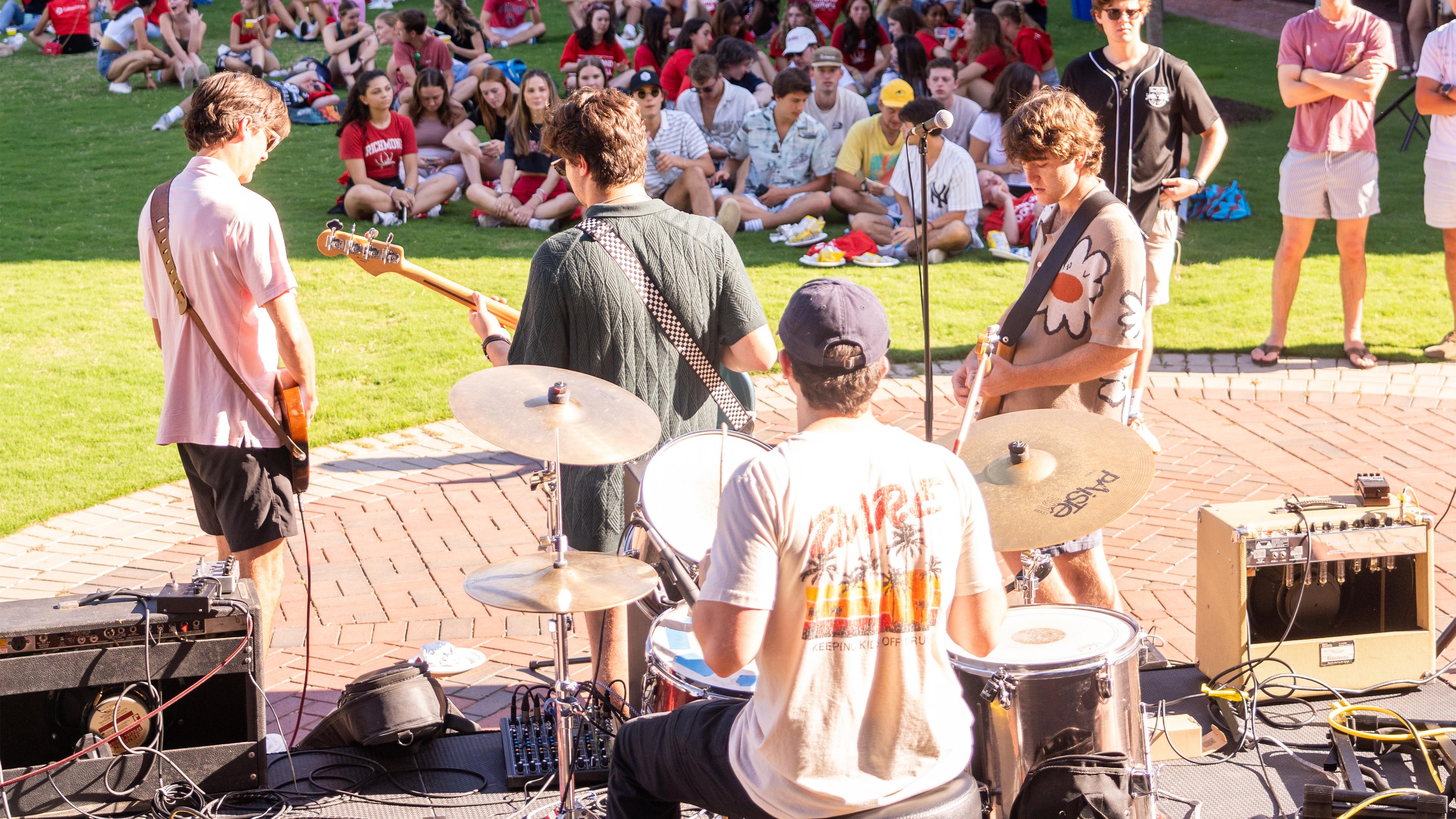 Spiders take the stage - URNow - University of Richmond