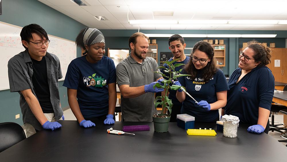 Biology Professor Dan Pierce Receives Jeffress Trust Award for Research ...